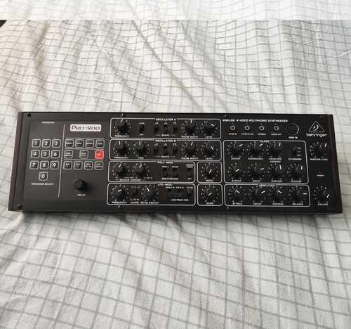 Синтезатор behringer pro 800