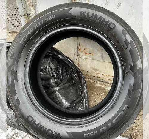 Kumho Ecsta HS52 225/60 R17 99V