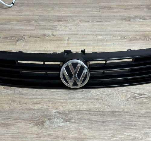 Решетка радиатора vw jetta 6