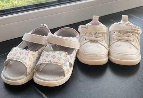 Детская обувь: кроссовки и босоножки