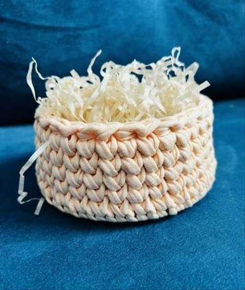 Плетеная корзинка декоративная интерьерная вязаная