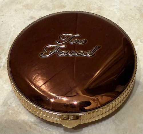 Too faced бронзер