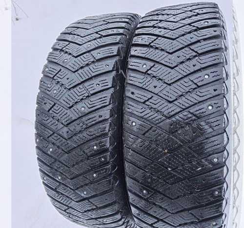 Goodyear UltraGrip Ice Arctic SUV 215/65 R17 99T