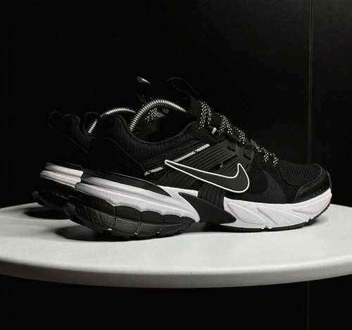 Кроссовки Nike V2K Run Runtekk black and white