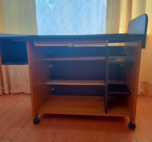 Стол компьютерный