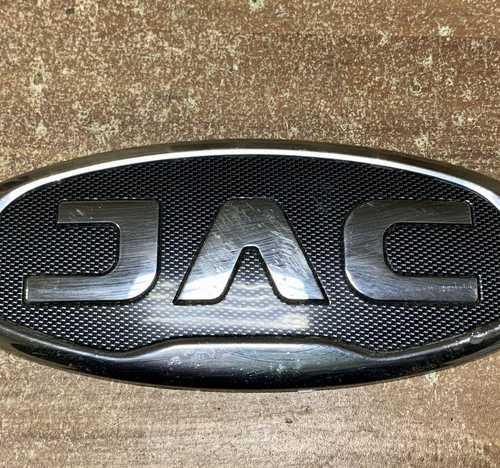 Эмблема JAC J7