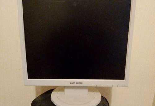 Продаю монитор Samsung 710N