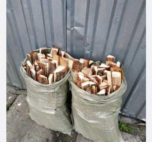Дрова колотые в мешках