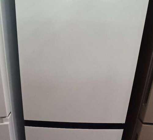 Холодильник Hisense RB 390 N 4 AW 1
