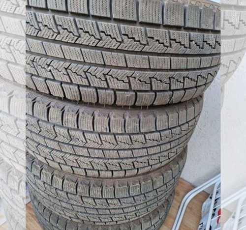 Nexen Winguard Ice 215/60 R17