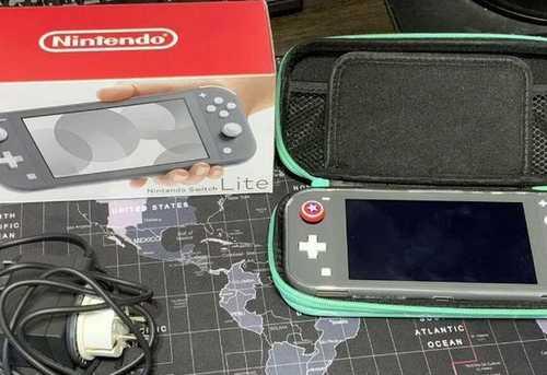 Nintendo Switch Lite + чехол с накладкой и играми