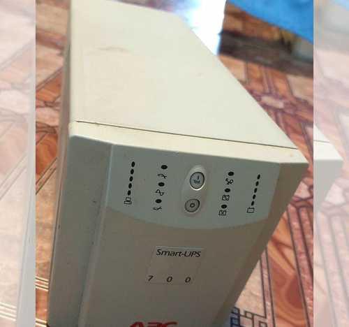 APC Smart-UPS 700VA 230V (заменены конденсаторы)