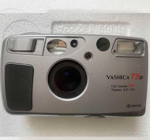 Пленочный фотоаппарат Yashica T5D (Japan)