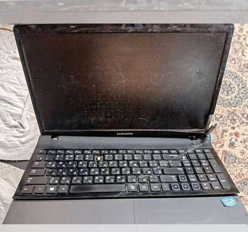 15.6" Samsung NP-300E5C, Core i3, RAM 4 ГБ, 500 ГБ, GeForce GT 620M