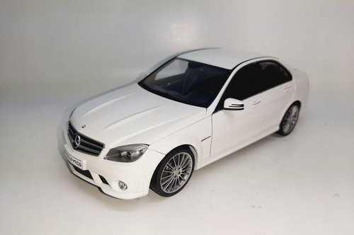 Mercedes C 63 AMG w204 (Autoart 1:18)