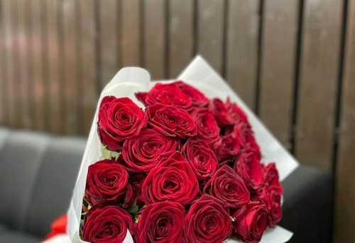 21 красная роза 60 см с оформлением
