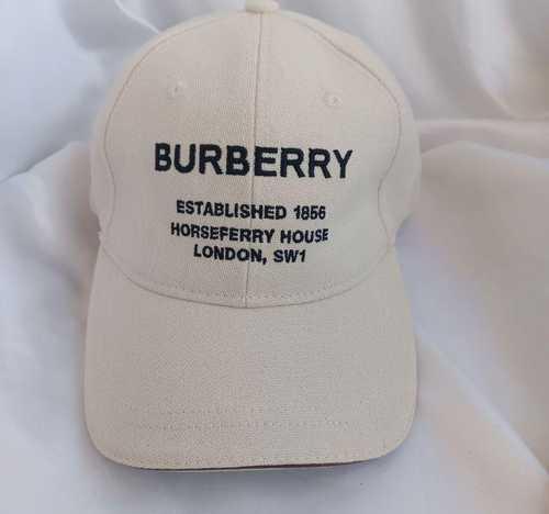 Стильная бейсболка Burberry
