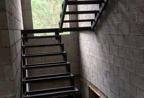 Металлокаркас Лестницы на Монокосоуре в Коттедж