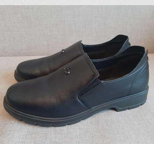 Туфли новые закрытые женские 39-40р кожа
