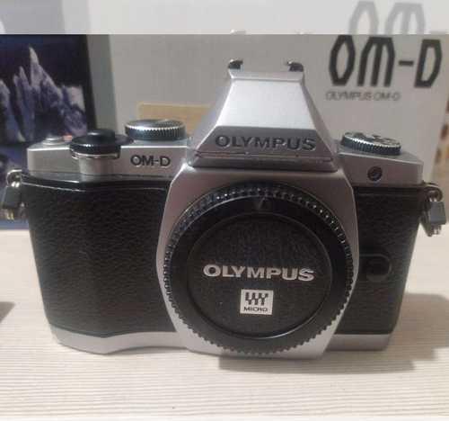 Фотоаппарат olympus om d em5 с доп ручкой