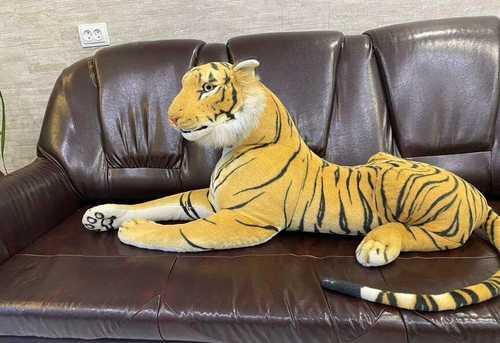 Большой плюшевый тигр