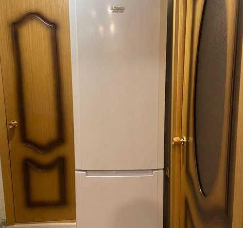 Холодильник hotpoint ariston бу