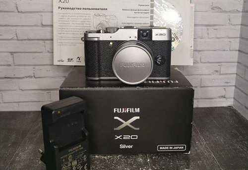 Fujifilm XQ2 Black и Fuji Fujifilm X Series X20