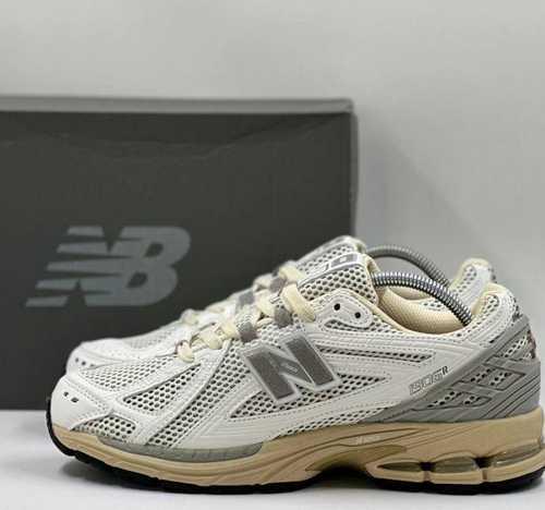 Комфортные кроссовки New Balance 1906R White