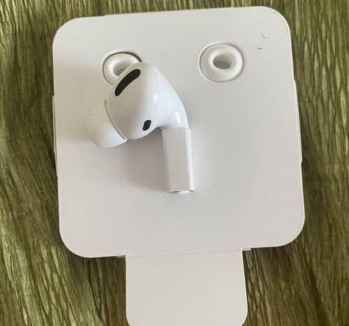 Правый наушник AirPods Pro