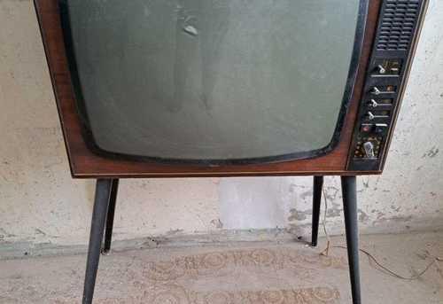 Телевизор цветной sony и телевизор Изумруд 210