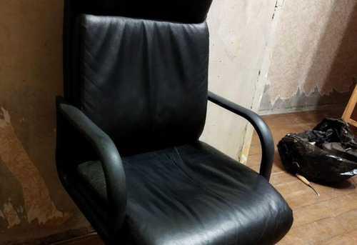 Офисное кресло бу из кожи