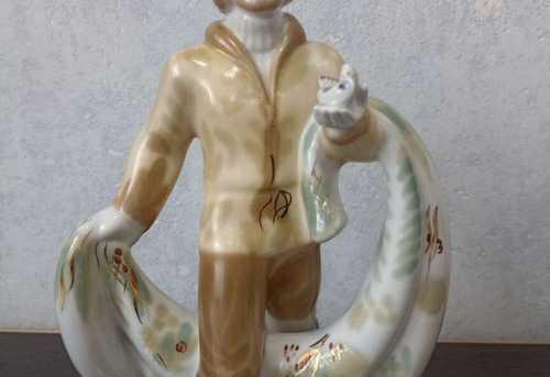 Фарфоровая статуэтка "Рыбак"