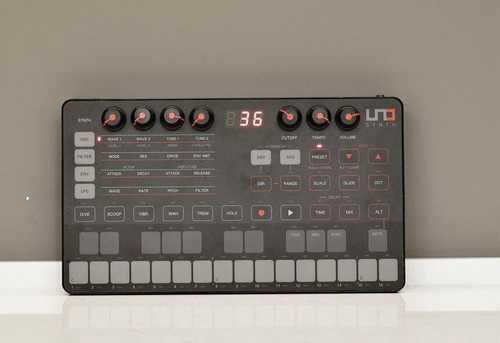 IK Multimedia UNO Synth