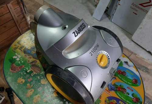 Мощный пылесос Zanussi 2100Вт zans750