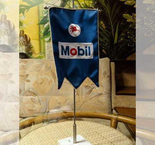 Вымпел компании Mobil