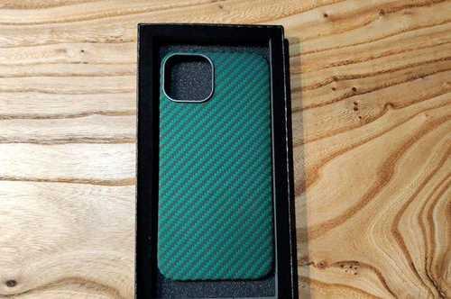 Чехол карбоновый зелёный для iPhone 13