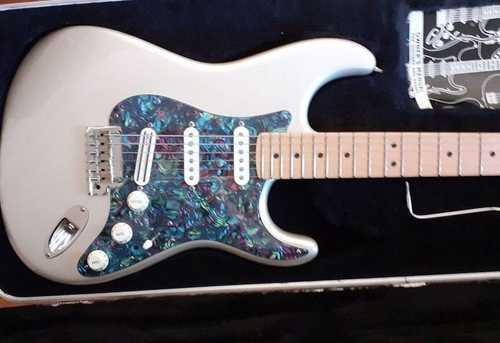 Электрогитара Fender Standard Strtatocaster USA