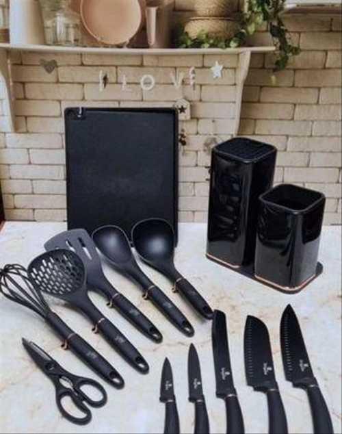Набор кухонных принадлежностей и ножей