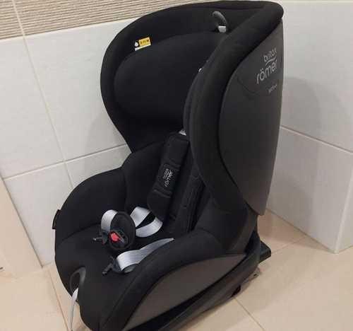 Автокресло britax romer trifix 2 i size Чёрное