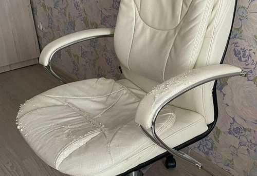 Компьютерное кресло белое