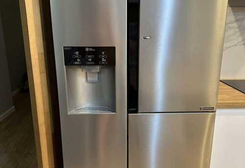 Холодильник LG двухдверный с льдогенератором