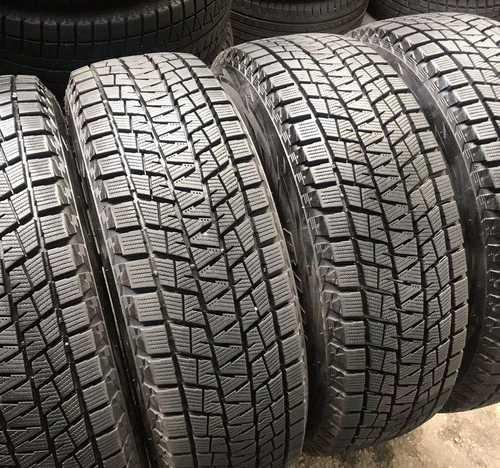 Bridgestone Blizzak VL1 215/70 R16