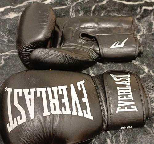 Боксерские перчатки 10 oz Everlast