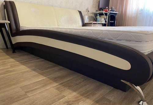 Кровать двуспальная с подъемным механизмом +матрас