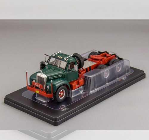 Модель mack B61 Tractor Truck 3-Assi 1953 IXO 1:43