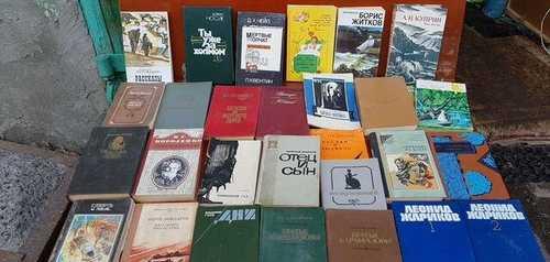 Коробка книг классика и современные