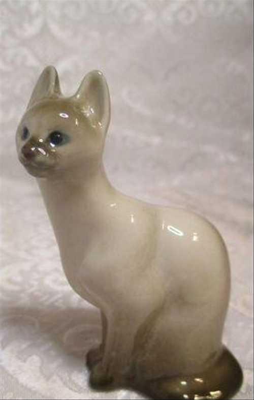 Фарфоровая статуэтка Сиамская кошка