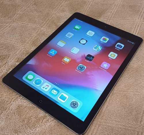 Планшет Apple iPad Air 64 Gb Wi-Fi LTE