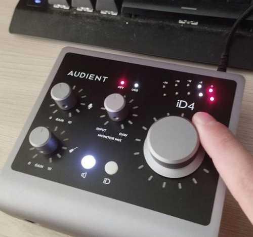 Звуковая карта Audient ID4 mkii