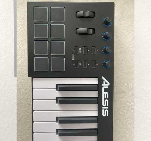 Midi клавиатура Alesis v49